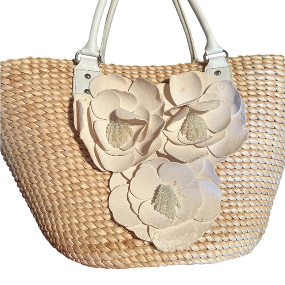 Apostrophe | Bags | Apostrophe Cream Floral Woven Straw Tote Bag ...